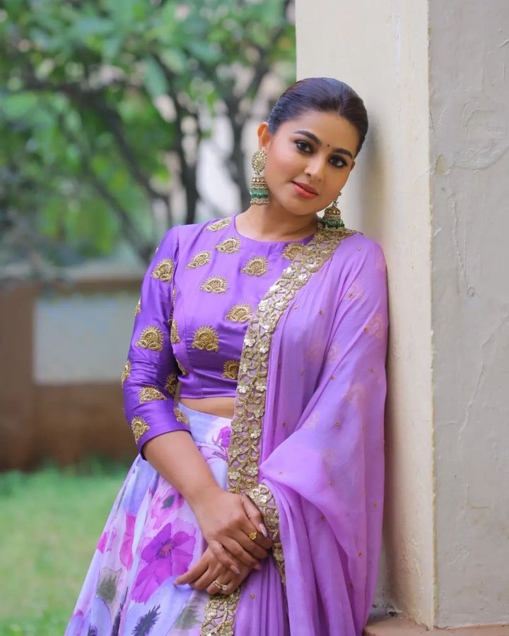 PHOTOS : புன்னகை அரசி சினேகாவின் சிறு வயது புகைப்படத்தை ...