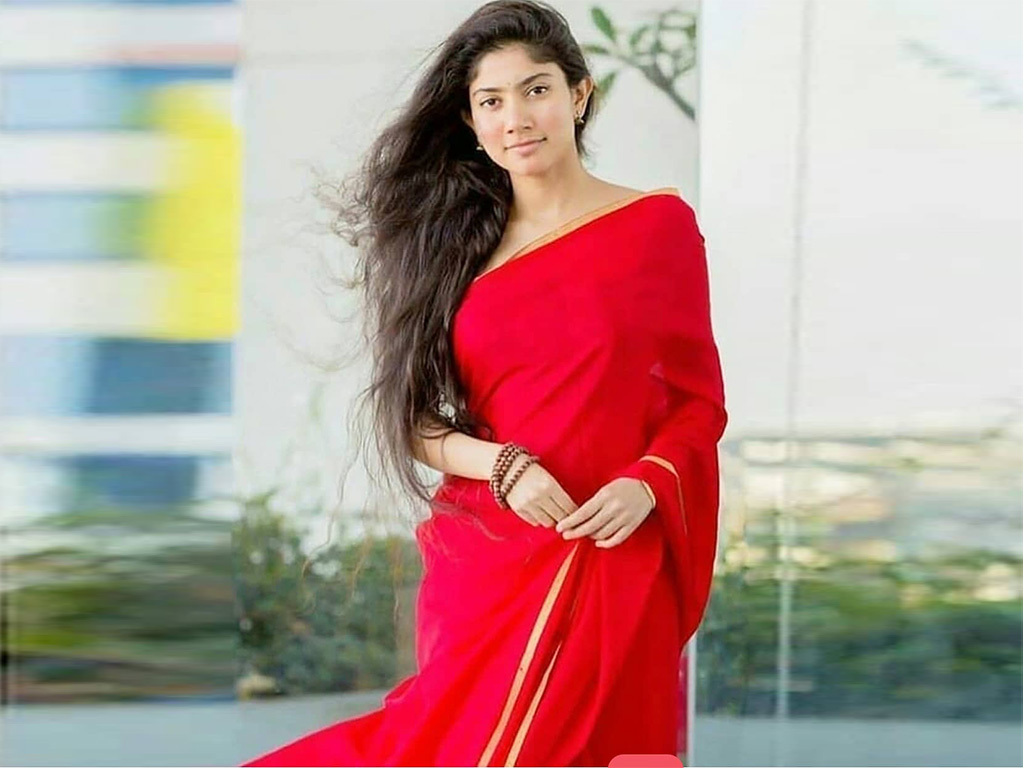 PHOTOS : சக மாணவனுக்கு லவ் லெட்டர் எழுதிய சாய் பல்லவி.. அம்மாவிடம் செம ...