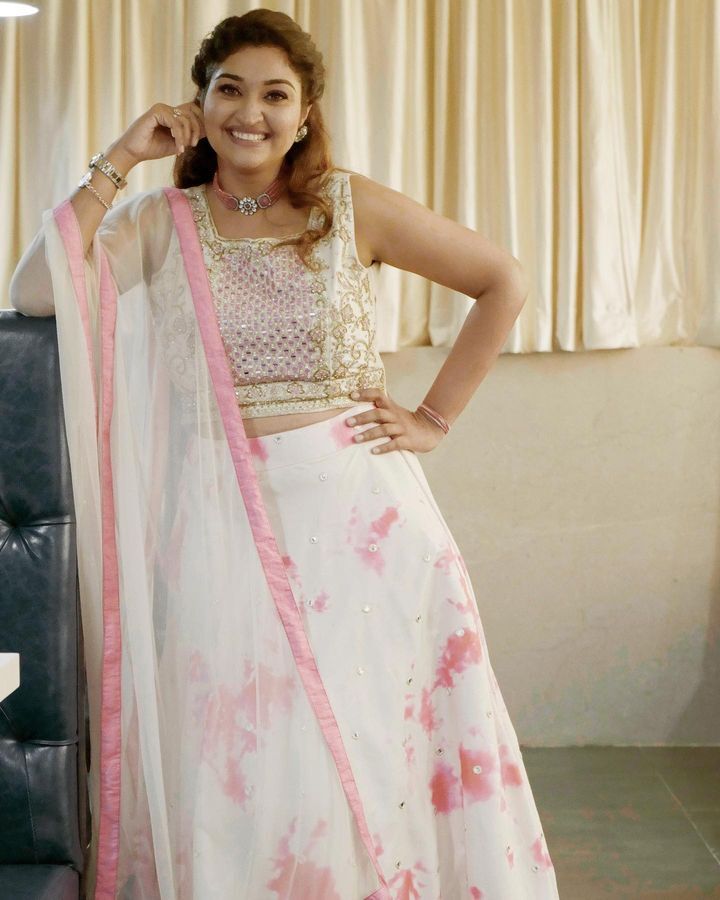 PHOTOS : விசில் சத்தம் பறக்க.. குடும்பத்துடன் சேப்பாக்கம் மைதானத்தில் ...