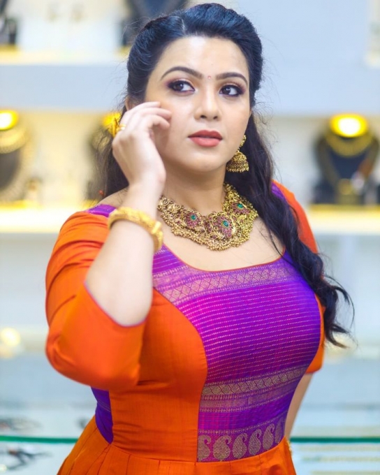 PHOTOS : நடிகர் அஜித்தின் ரீல் தங்கை கர்ப்பம்.. இணையத்தை கலக்கும் ...