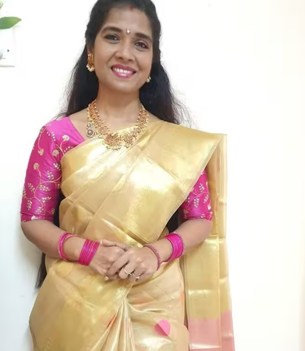 PHOTOS : குடும்பத்துடன் கேக் கெட்டி பிறந்தநாள் கொண்டாடிய 'செம்பருத்தி ...