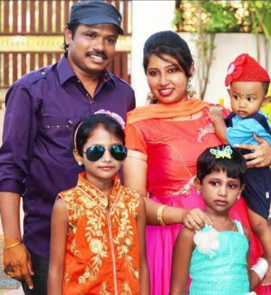 PHOTOS : ஸ்டாண்ட் அப் காமெடியின் சாம்பியன்.. மதுரை முத்துவின் மனைவி, குழந்தைகளை ...