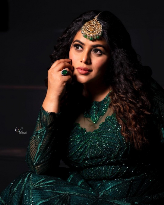 photos : குழந்தையின் பெயர் சூட்டு விழாவை ஜோராக கொண்டாடிய 'தசரா' நாயகி ...