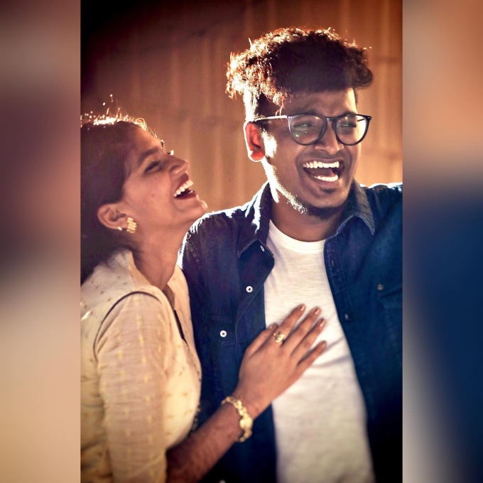 PHOTOS : மகனுடன் முதலாம் ஆண்டு திருமண நாளை கொண்டாடிய விஜய் டிவி பிரபலம் ...