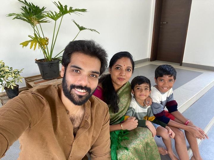 PHOTOS : இவருக்கு இவ்வளவு பெரிய மகன்களா? 'நாய்கள் ஜாக்கிரதை' பட ...