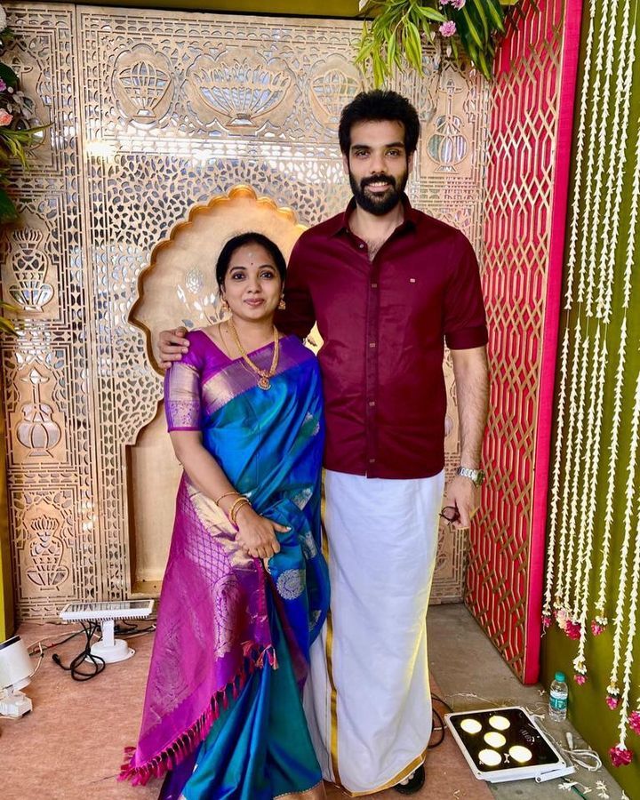 PHOTOS : இவருக்கு இவ்வளவு பெரிய மகன்களா? 'நாய்கள் ஜாக்கிரதை' பட ...