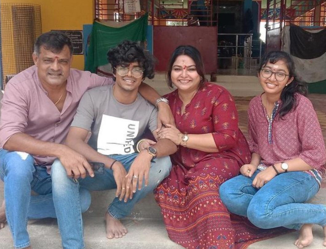 PHOTOS : 'மெட்டி ஒலி' சீரியலில் வரும் போஸ் கதாபாத்திரத்தை நியாபகம் ...