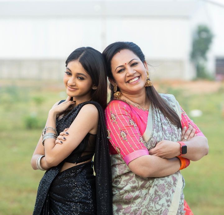 PHOTOS : கேக் வெட்டி பிறந்தநாள் கொண்டாடிய 'டாக்டர்' பட நடிகைகள் ...