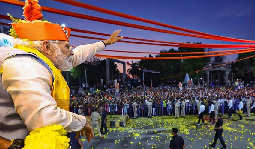 Prime Minister Narendra Modi Kalaburagi Road Show; See Visuals Photos ...