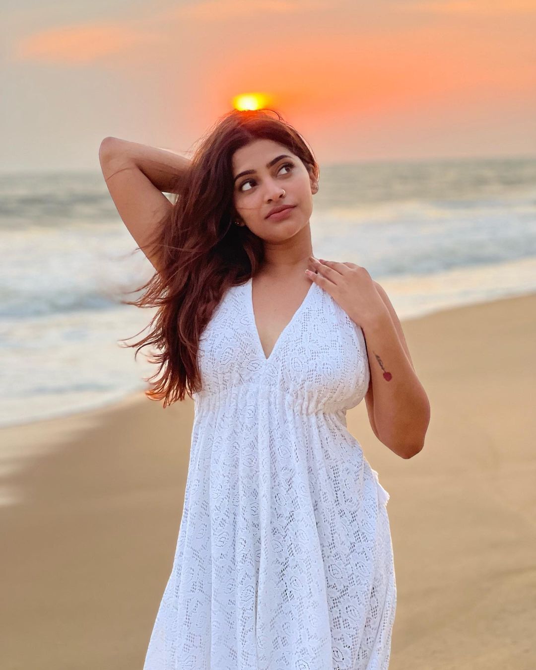 Saturday Night Fame Malavika Sreenath Latest Beach Side Photoshoot Goes ...