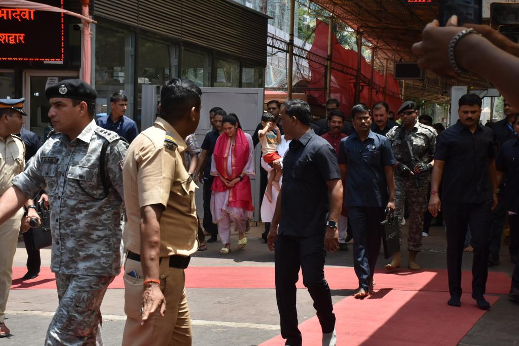 The Ambani Family Visits Siddhivinayak Temple, Mom-to-be Shloka Ambani ...