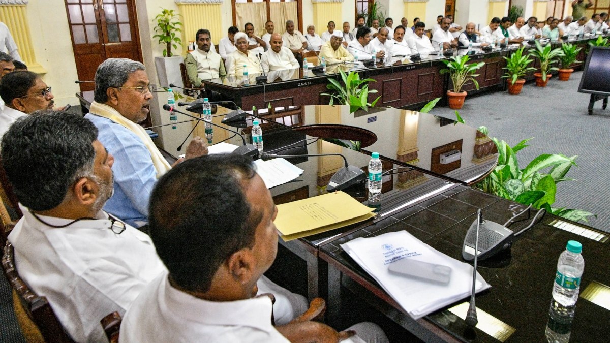 ಕರ್ನಾಟಕ ವಿಧಾನಸಭೆಯ ಮೊದಲ ಮುಸ್ಲಿಂ ಸ್ಪೀಕರ್ ಆಗಿ ಅಧಿಕಾರ ಸ್ವೀಕರಿಸಿದ ಯುಟಿ ಖಾದರ್ ...