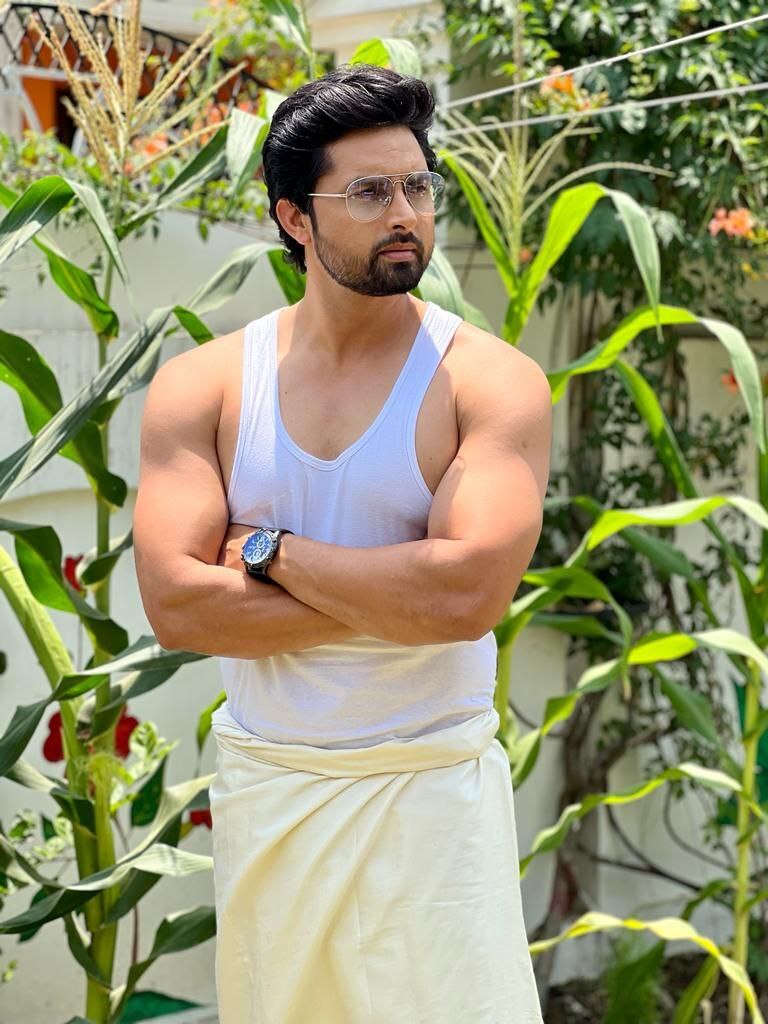 धोती-बनियान में Viral हो रही Bhojpuri Actor विक्रांत सिंह राजपूत की तस्वीर, फैंस ने कहा- साउथ के ...