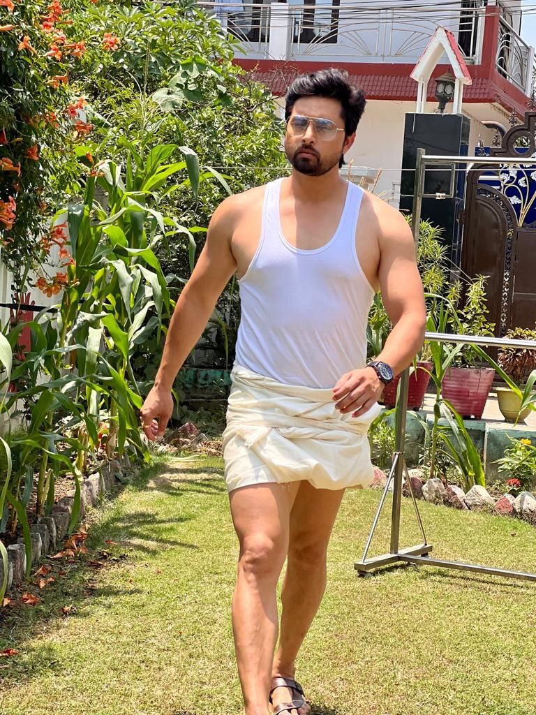 धोती-बनियान में Viral हो रही Bhojpuri Actor विक्रांत सिंह राजपूत की तस्वीर, फैंस ने कहा- साउथ के ...