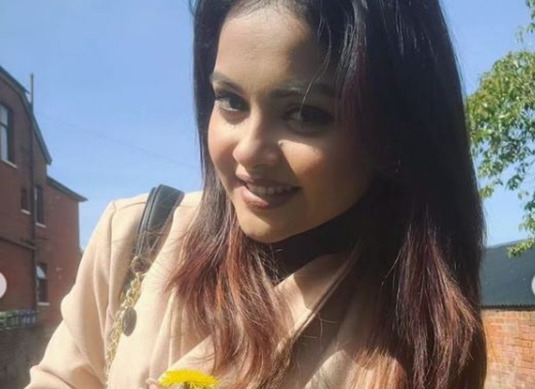 সেলফি তুলতে ব্যস্ত টেলি অভিনেত্রী নবনীতা, মিষ্টি হাসিতে মজেছেন নেট ...