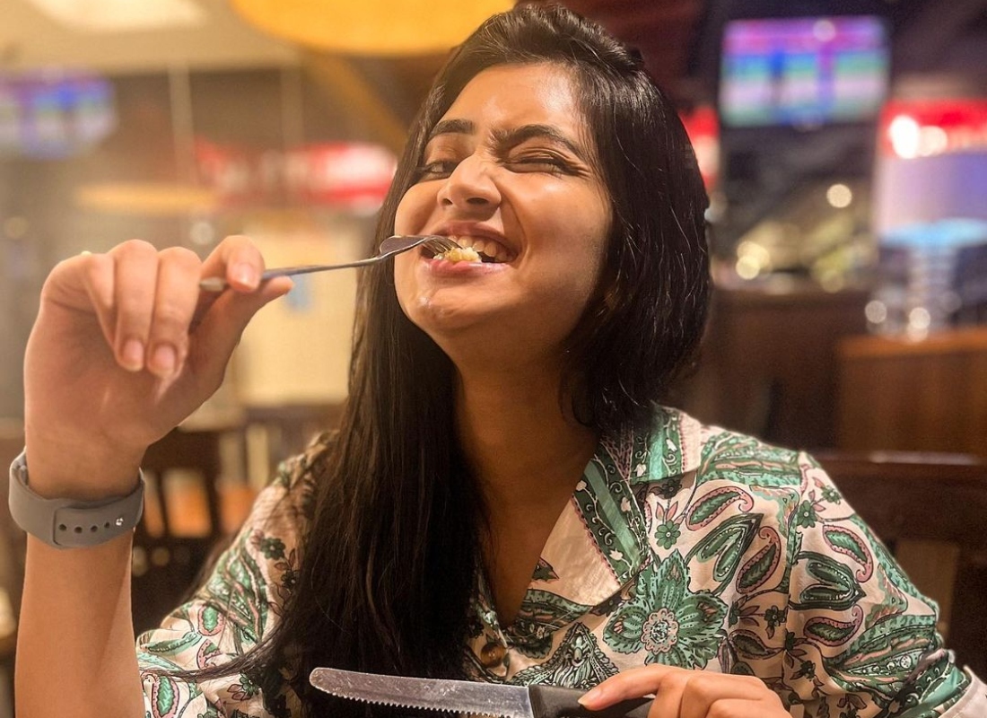 ক্রিম রঙের শাড়িতে লাস্যময়ী অঙ্কিতাকে দেখে চোখের পলক পরছে না ফ্যানেদের ...