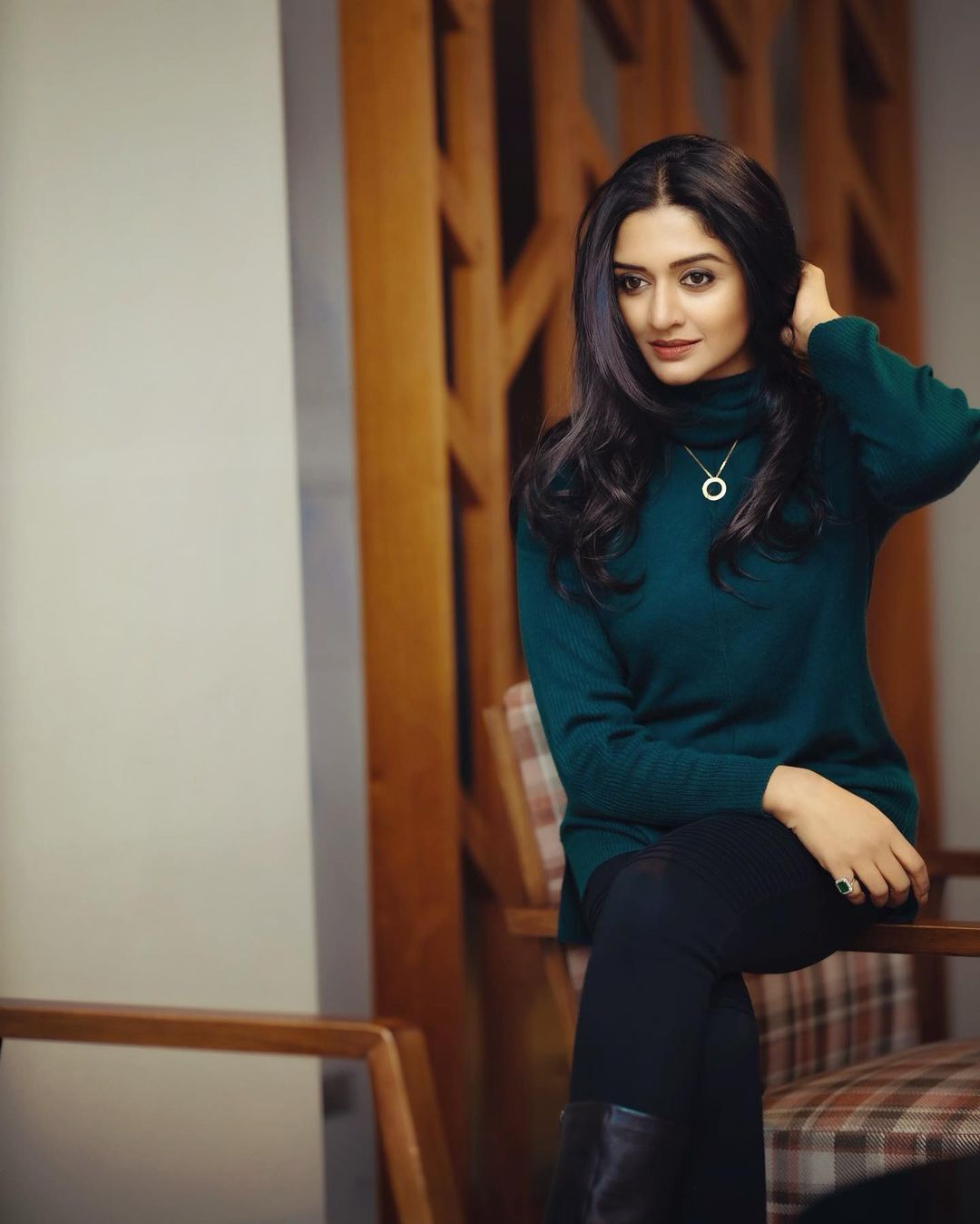 Actress Vimala Raman Looking Gorgeous In Black Colour Outfit | Vimala ...