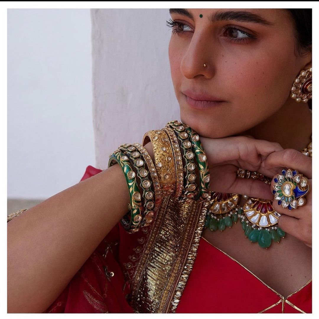 Check Out The Glamorous Photos Of Isha Talwar in White And Golden ...