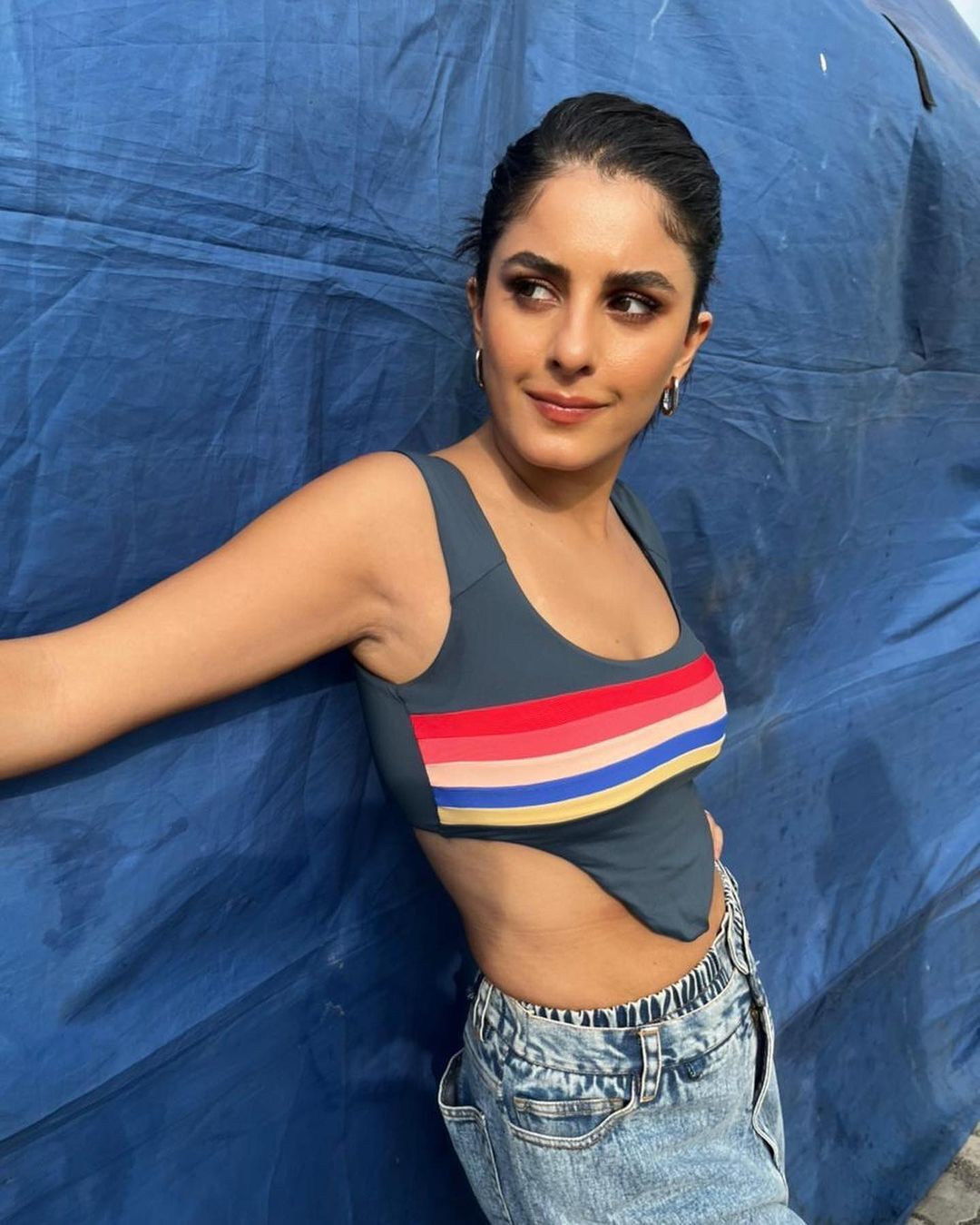 Check Out The Glamorous Photos Of Isha Talwar in White And Golden Colour Dress ...