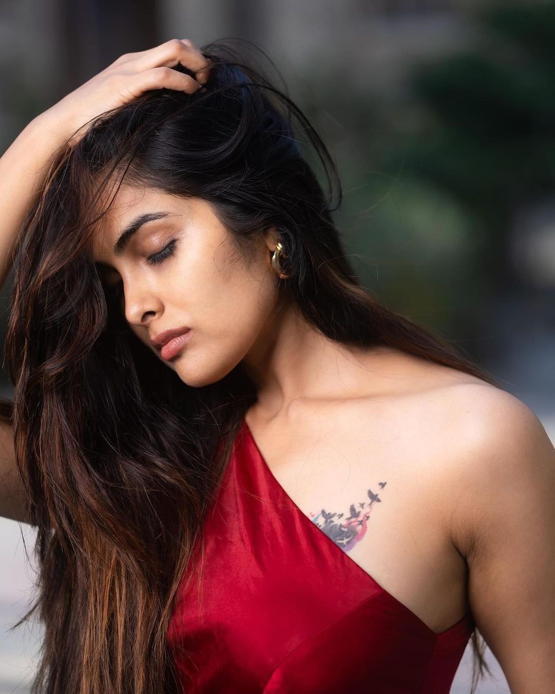 కవ్వించే అందాలతో కుర్రాళ్లను మైమరిపిస్తున్న దివి వడ్త్యా. | Actress ...