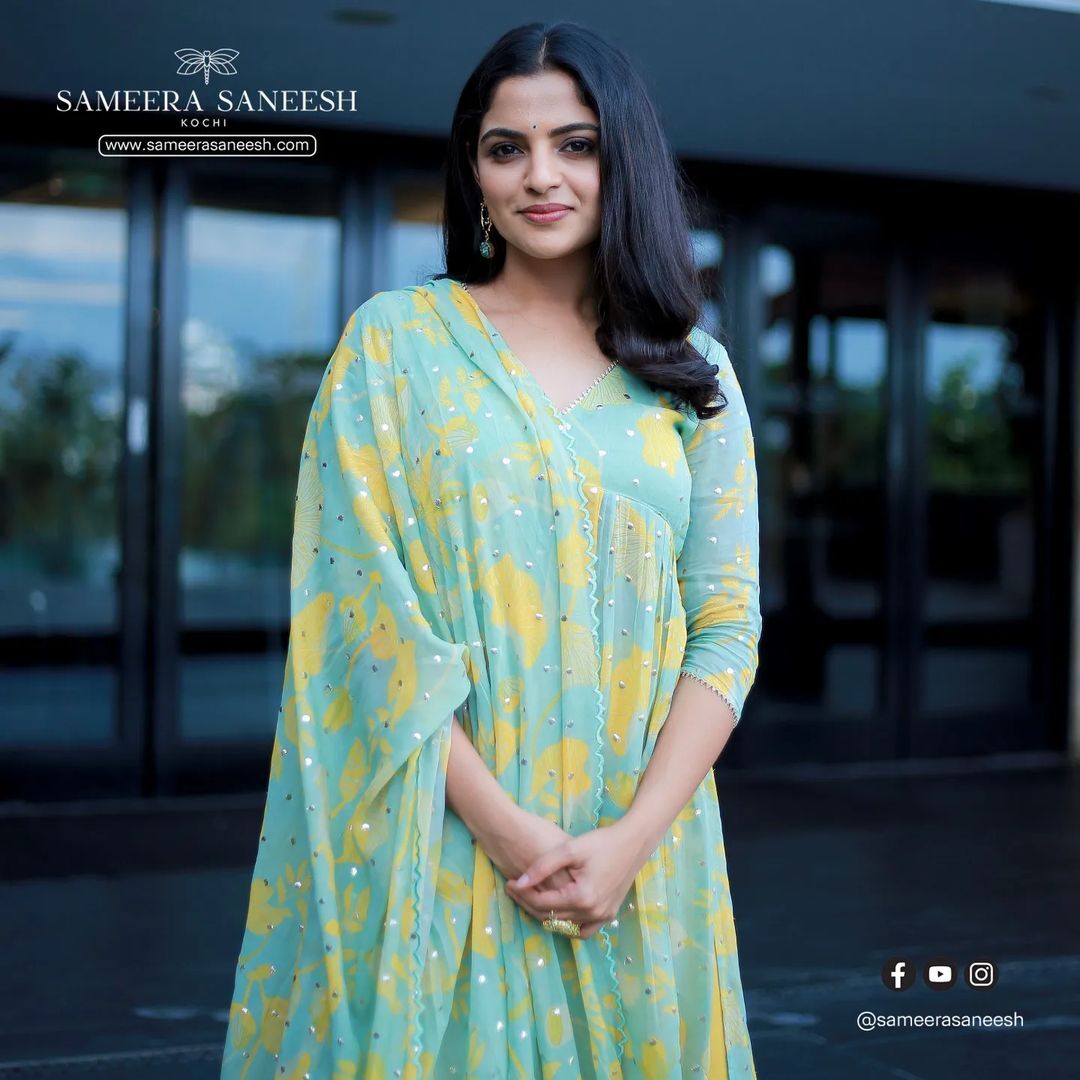 Nikhila Vimal's New Look Viral On Social Media, Check Out The Pictures ...