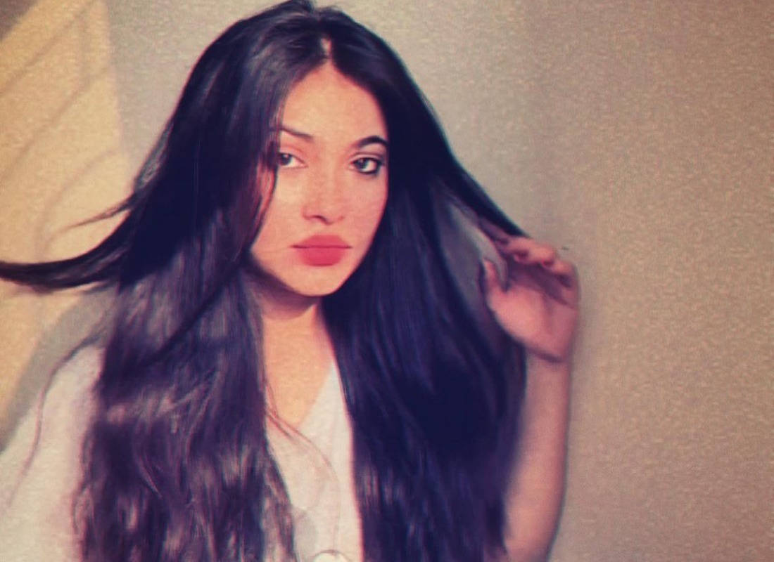 বৃষ্টিভেজা দুপুরে গ্ল্যামারাস জেসমিনকে দেখে স্তব্ধ নেটবাসী | Latest ...