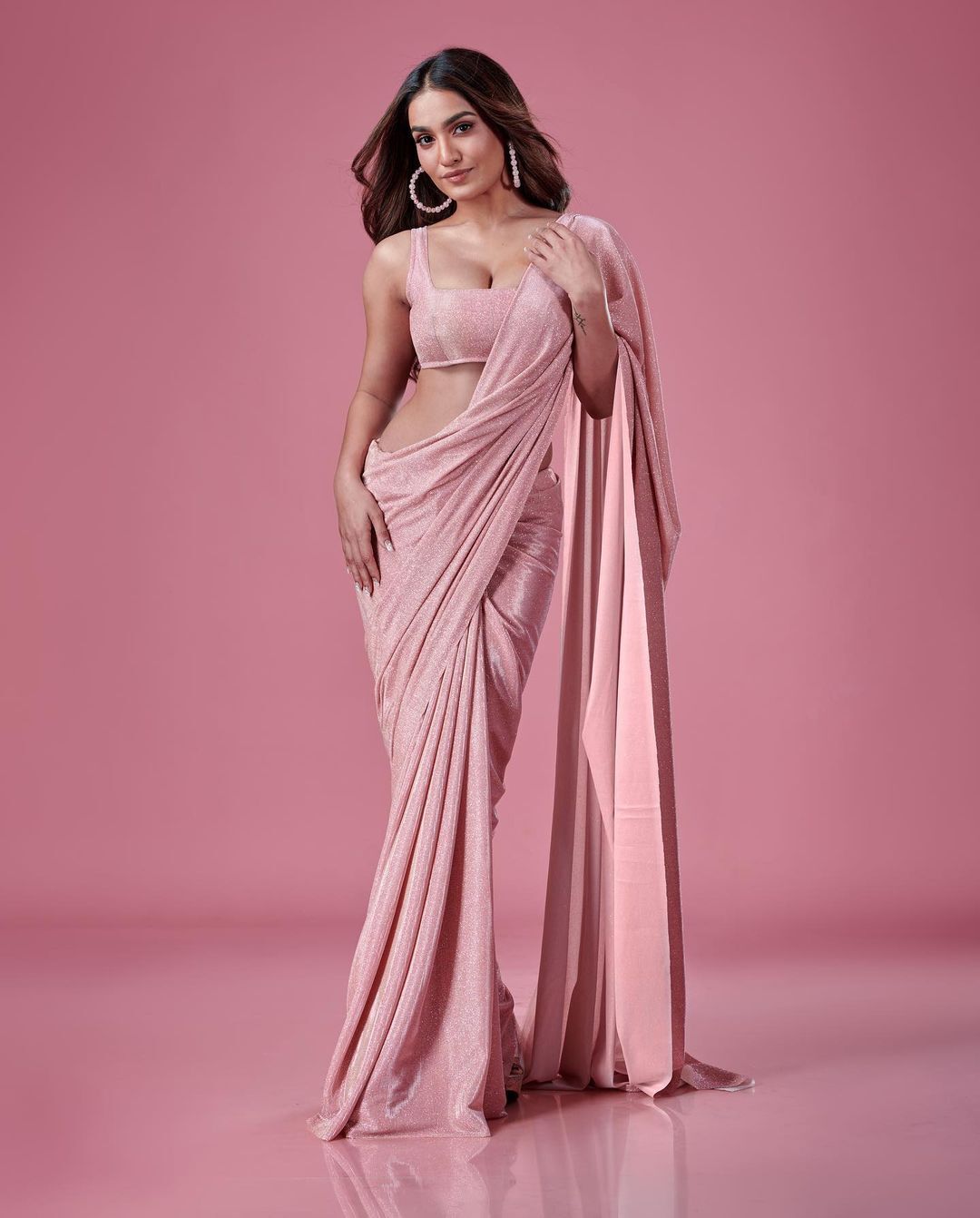 | Actress-Model Saniya Iyappan's Gorgeous Look in Pick Saree Made Wow ...