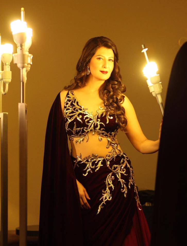 Pics: 62 की उम्र में भी 'Super Hot Girl' हैं सलमान की Ex, क्यों अकेले गुजार रहीं जिंदगी ...