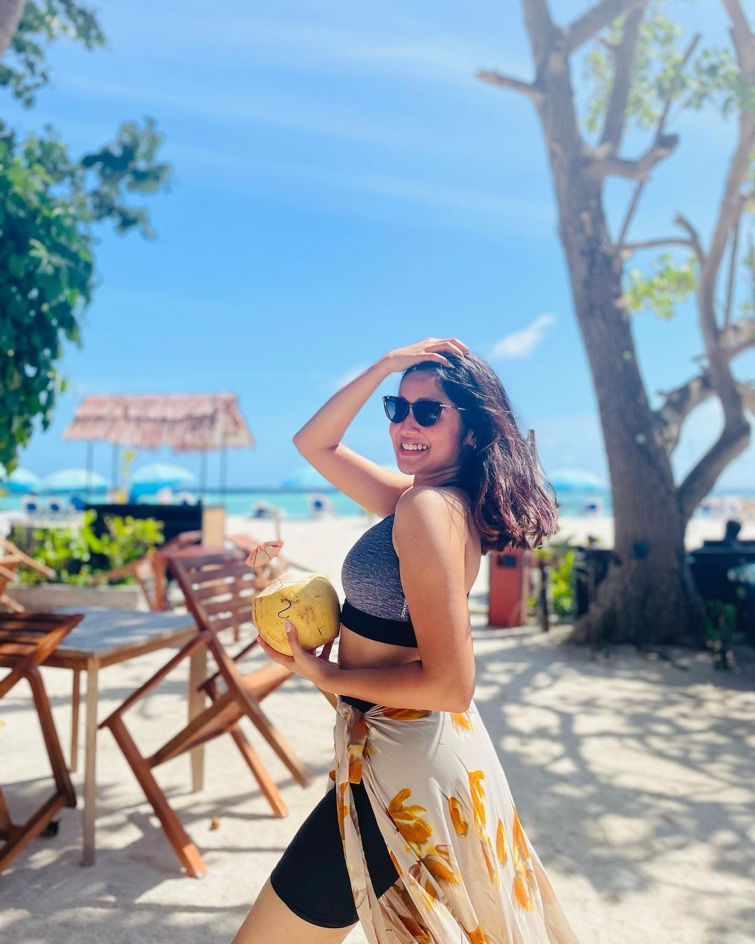 Anikha Surendran New Beach Side Photo Viral On Social Media: Check Out The Pictures | Anikha ...