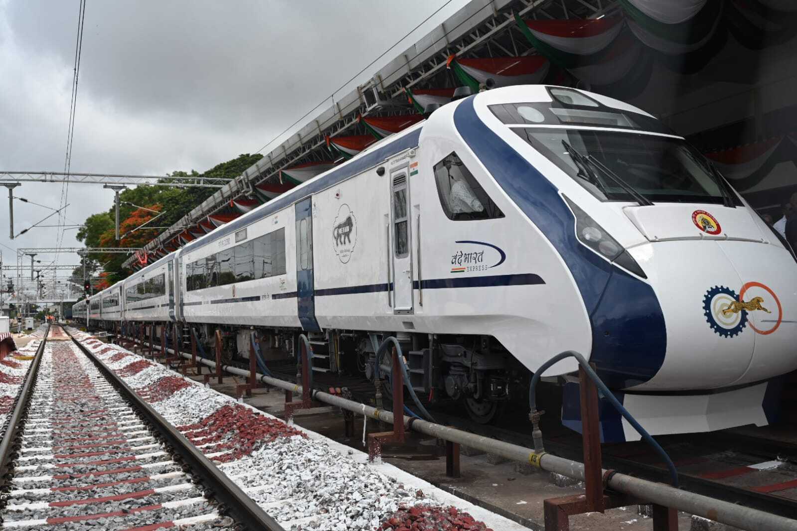 Vande Bharat Express: ಧಾರವಾಡದಲ್ಲಿ ವಂದೇ ಭಾರತ್‌ ರೈಲು ಉದ್ಘಾಟನೆ ಸಮಾರಂಭ ...