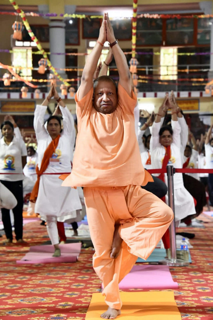 International Yoga Day: अंतरराष्ट्रीय योग दिवस पर ओम बिरला से CM योगी तक ने लगाए आसन, देखें ...