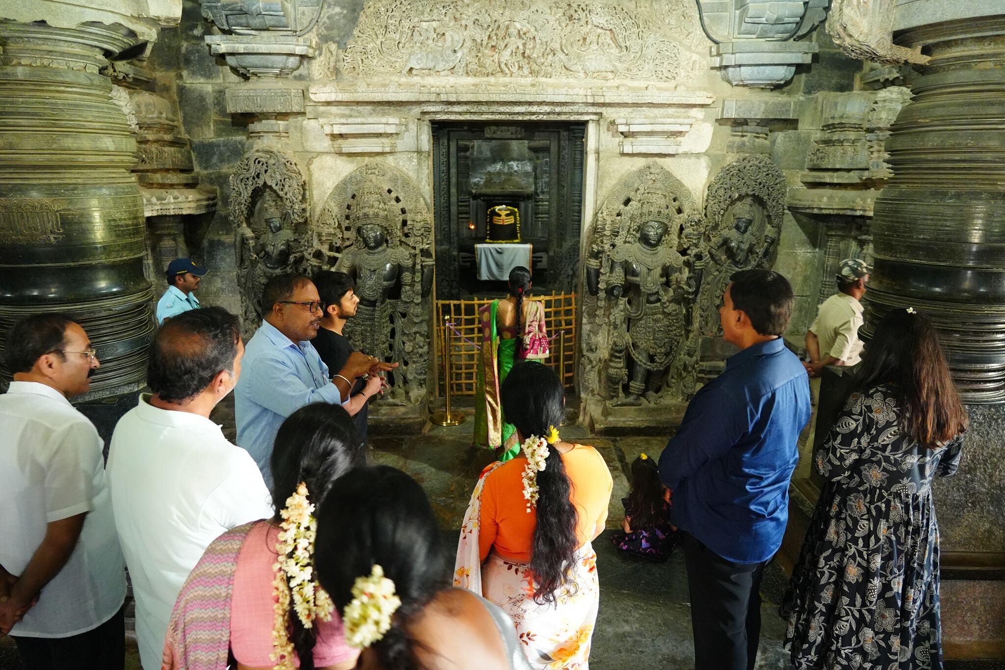 ಹಳೇಬೀಡಿನ ಶಿಲ್ಪಕಲೆ ಶ್ರೀಮಂತಿಕೆ ವೀಕ್ಷಿಸಿದ ಜನಾರ್ದನ ರೆಡ್ಡಿ | MLA Janardhan ...