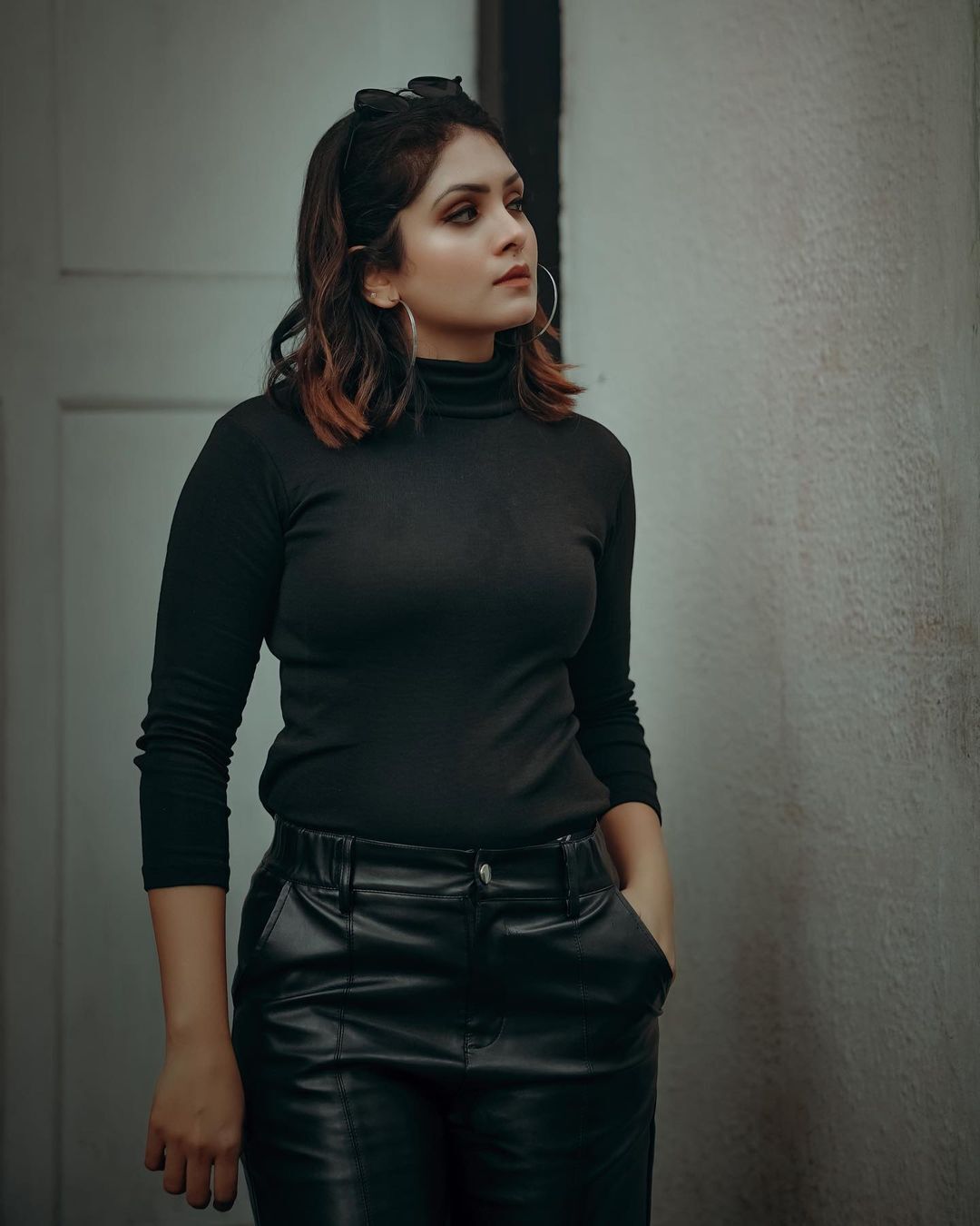 Mollywood Actress Gayathri Arun Looks Stunning in Purple Colour Outfit ...