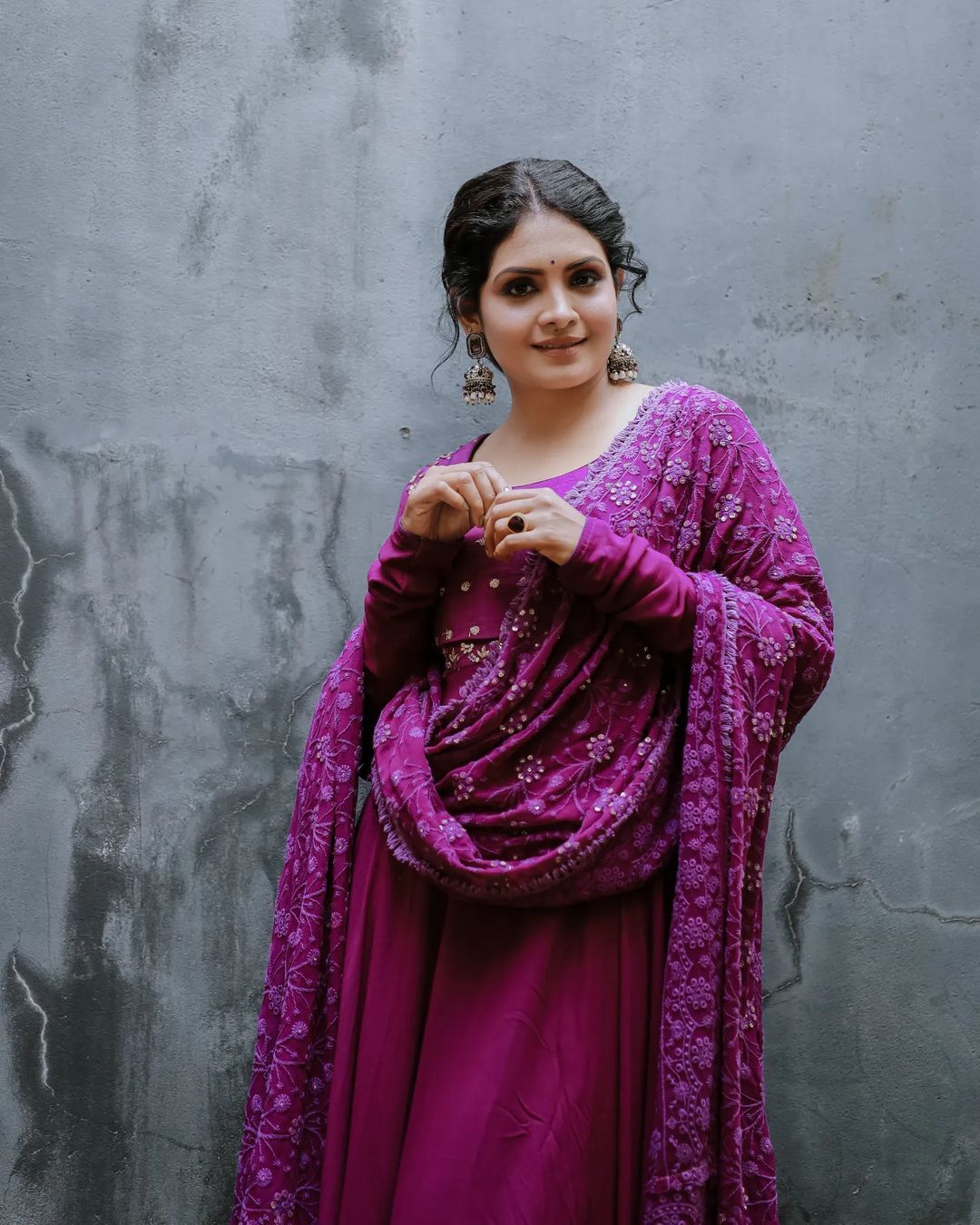 Mollywood Actress Gayathri Arun Looks Stunning in Purple Colour Outfit ...