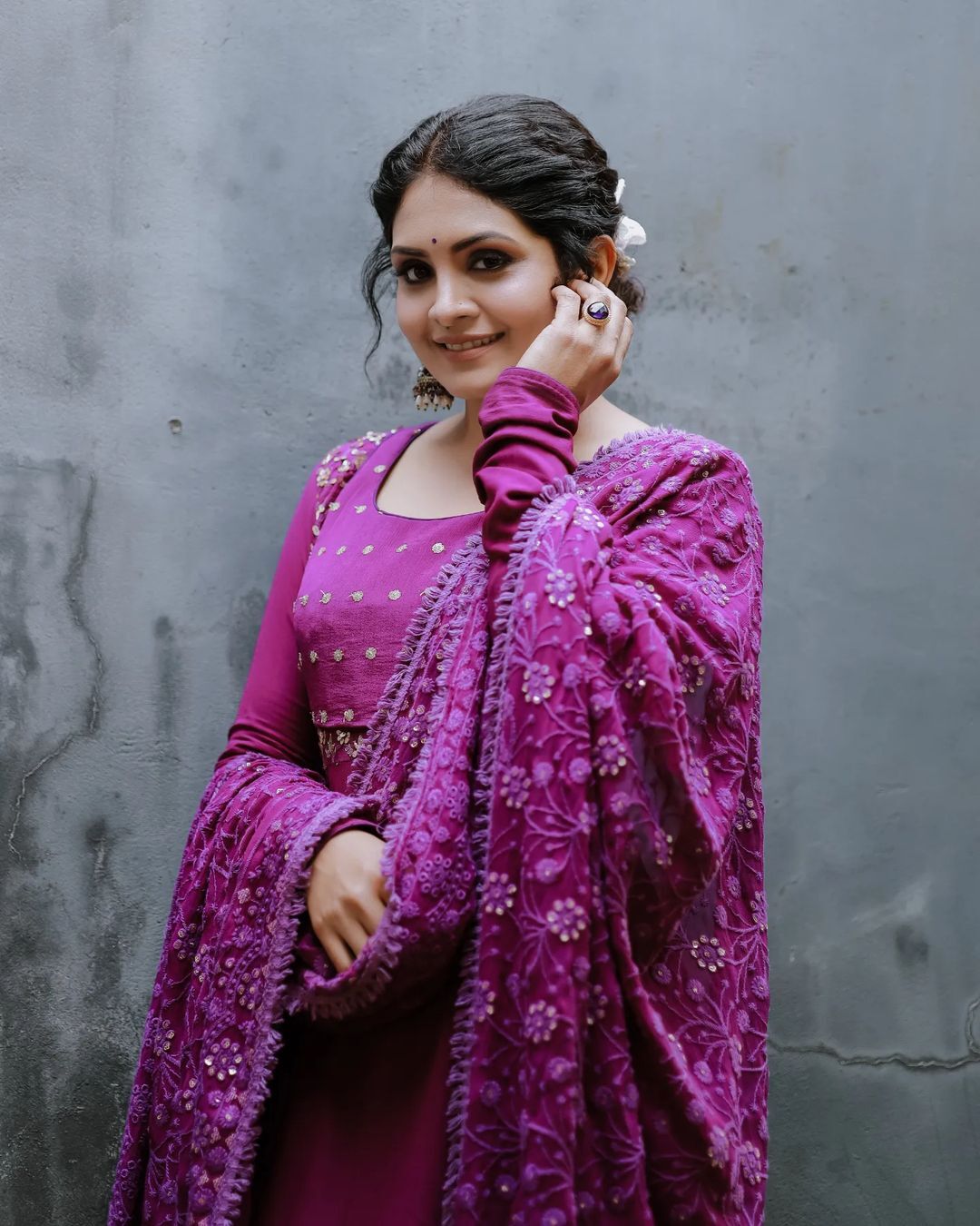 Mollywood Actress Gayathri Arun Looks Stunning in Purple Colour Outfit ...