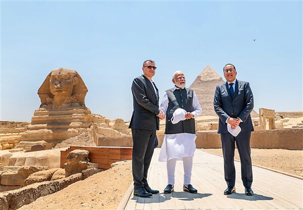 Narendra Modi Visit The Great Pyramid Of Giza With Egyptian PM Mostafa ...