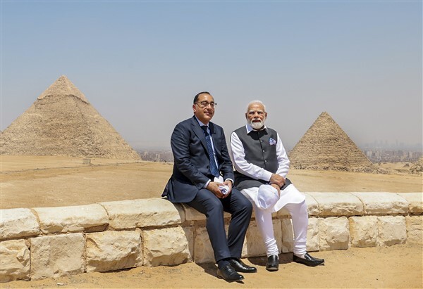 Narendra Modi Visit The Great Pyramid Of Giza With Egyptian PM Mostafa Madbouly ; See Photos ...