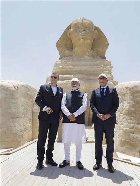 Narendra Modi Visit The Great Pyramid Of Giza With Egyptian PM Mostafa ...