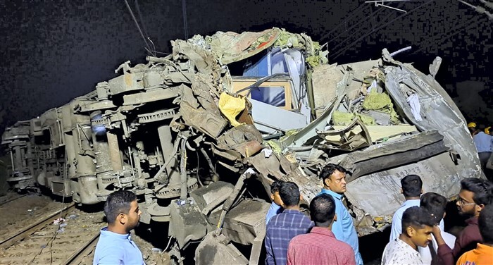 Odisha Train Accident Over 900 Injured, Death Toll Raise To 237 Photos ...