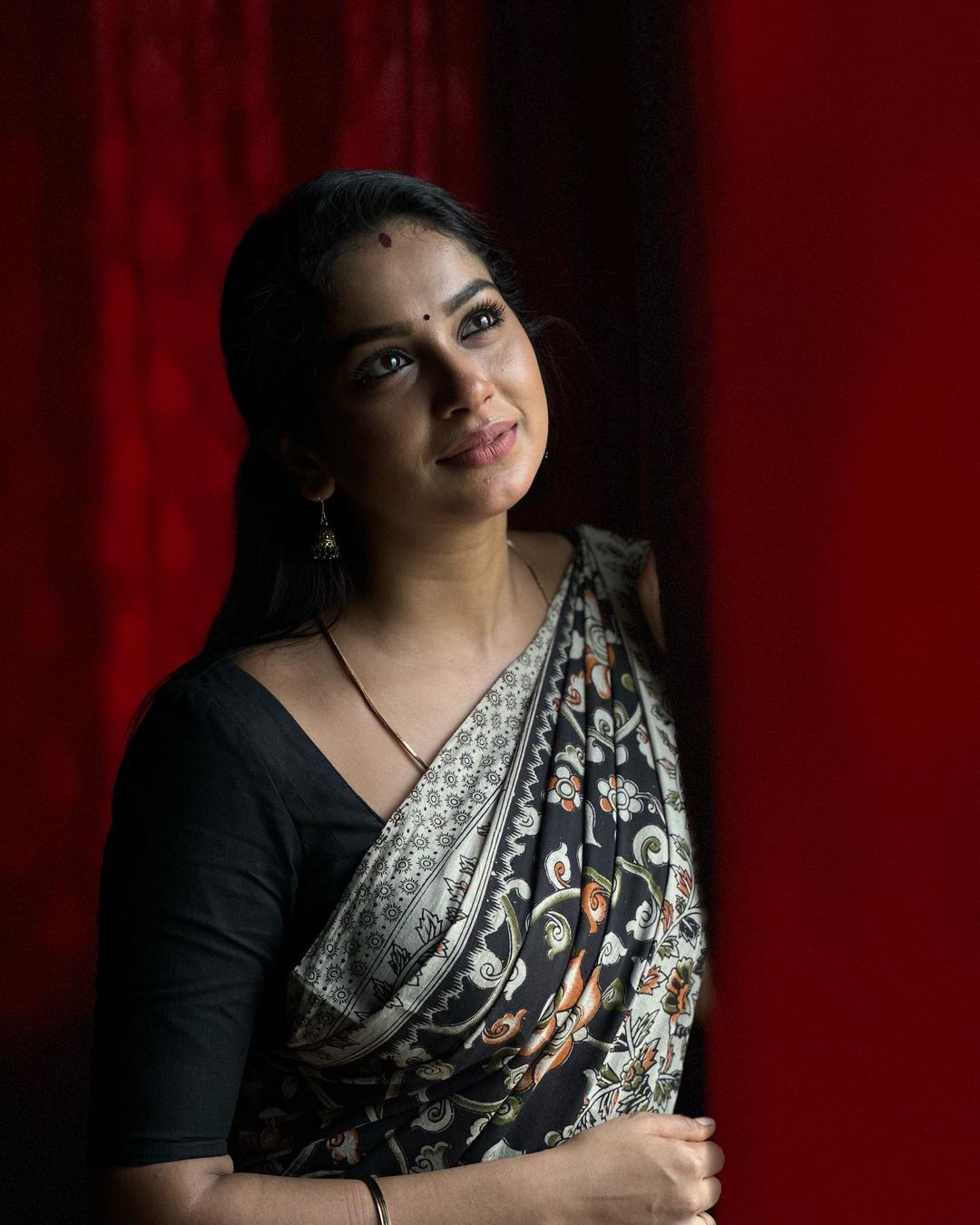 photos: இது எங்க ப்ரியாவே இல்ல.. வாய்ஸ் ஓவரை மாற்றிய ஈரமான ரோஜாவே 2 சீரியல் குழு.. லேட்டஸ்ட் ...