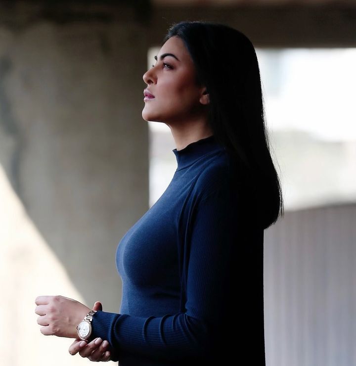 PHOTOS : 47 வயதில் பிகினி உடையில் ஆட்டம்போடும் 'ரட்சகன்' பட நடிகை ...