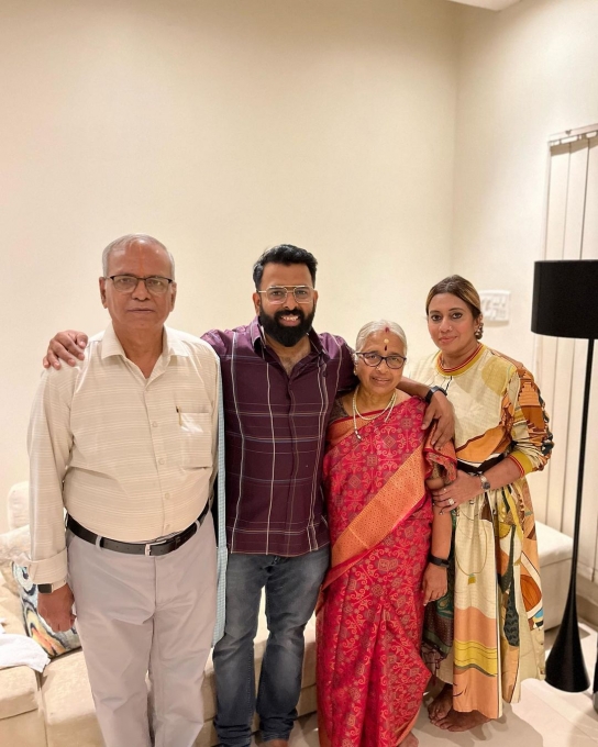 photos : பிரபல இசையமைப்பாளரின் மனைவியா இவங்க.. இந்த பாடல் அவர் ...