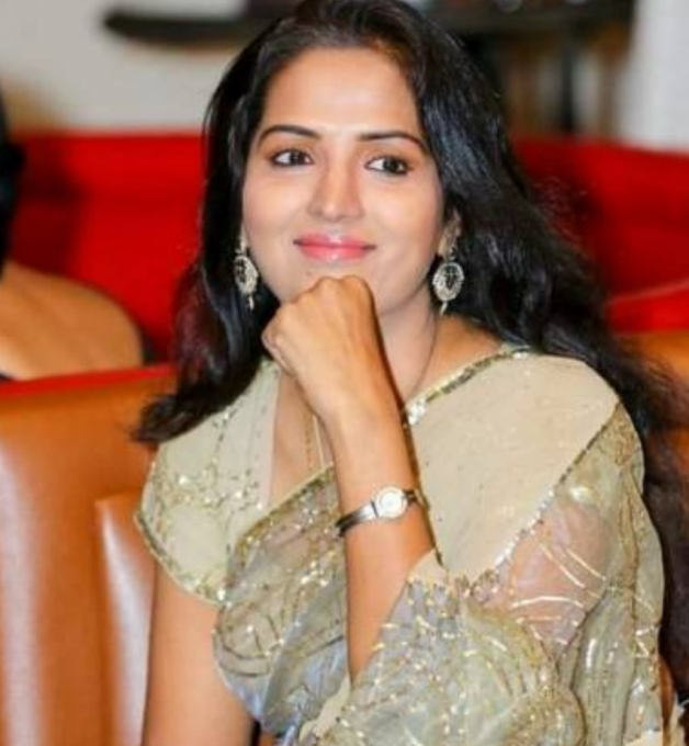 PHOTOS : அஜித் பட நடிகையா இவங்க? இணையத்தை கலக்கும் புகைப்படங்கள் இதோ ...