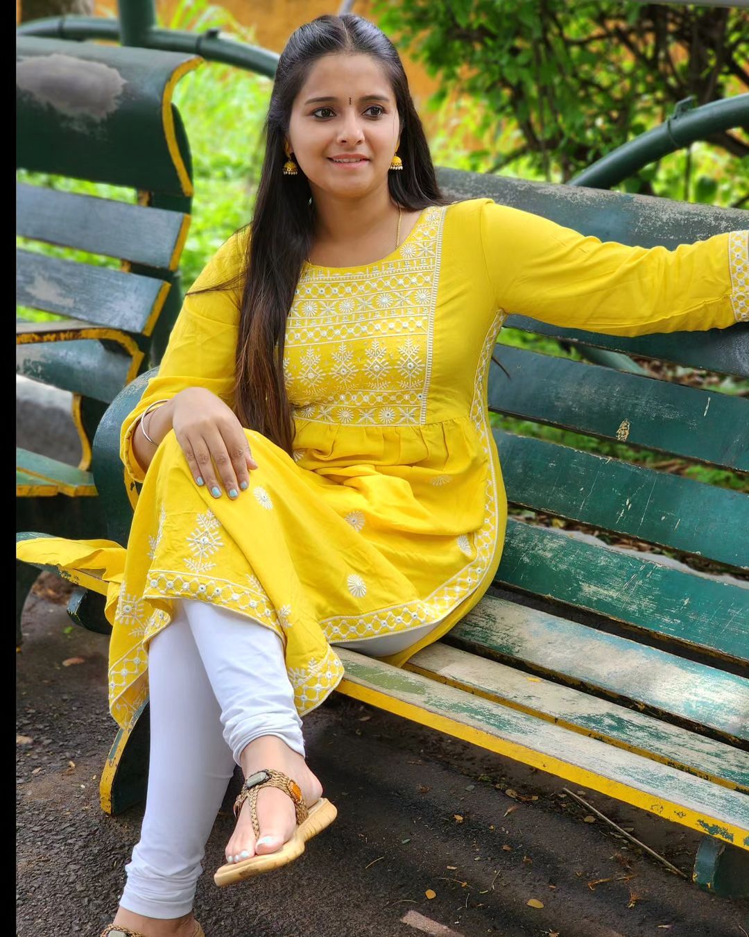 photos : தனியாக படகில் சவாரி செய்யும் எதிர்நீச்சல் சீரியல் நடிகை.. எங்க ...