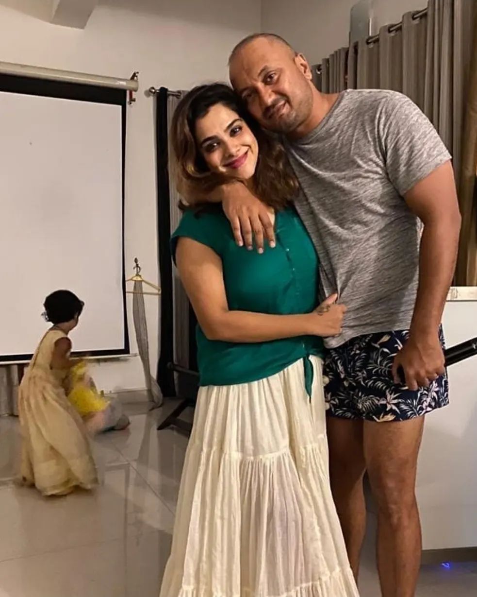 | actress kadhal sandhya family photos goes trending on social media ...