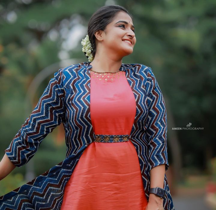 PHOTOS: 'பீட்சா' பட நாயகியை நியாபகம் இருக்கா? இப்போ எப்படி இருக்காங்கனு ...