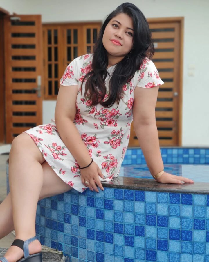 PHOTOS: மாடர்ன் உடையில் கலக்கும் விஜய்யின் ரீல் தங்கை.. யாருனு ...