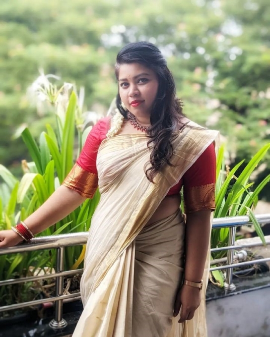 PHOTOS: மாடர்ன் உடையில் கலக்கும் விஜய்யின் ரீல் தங்கை.. யாருனு ...