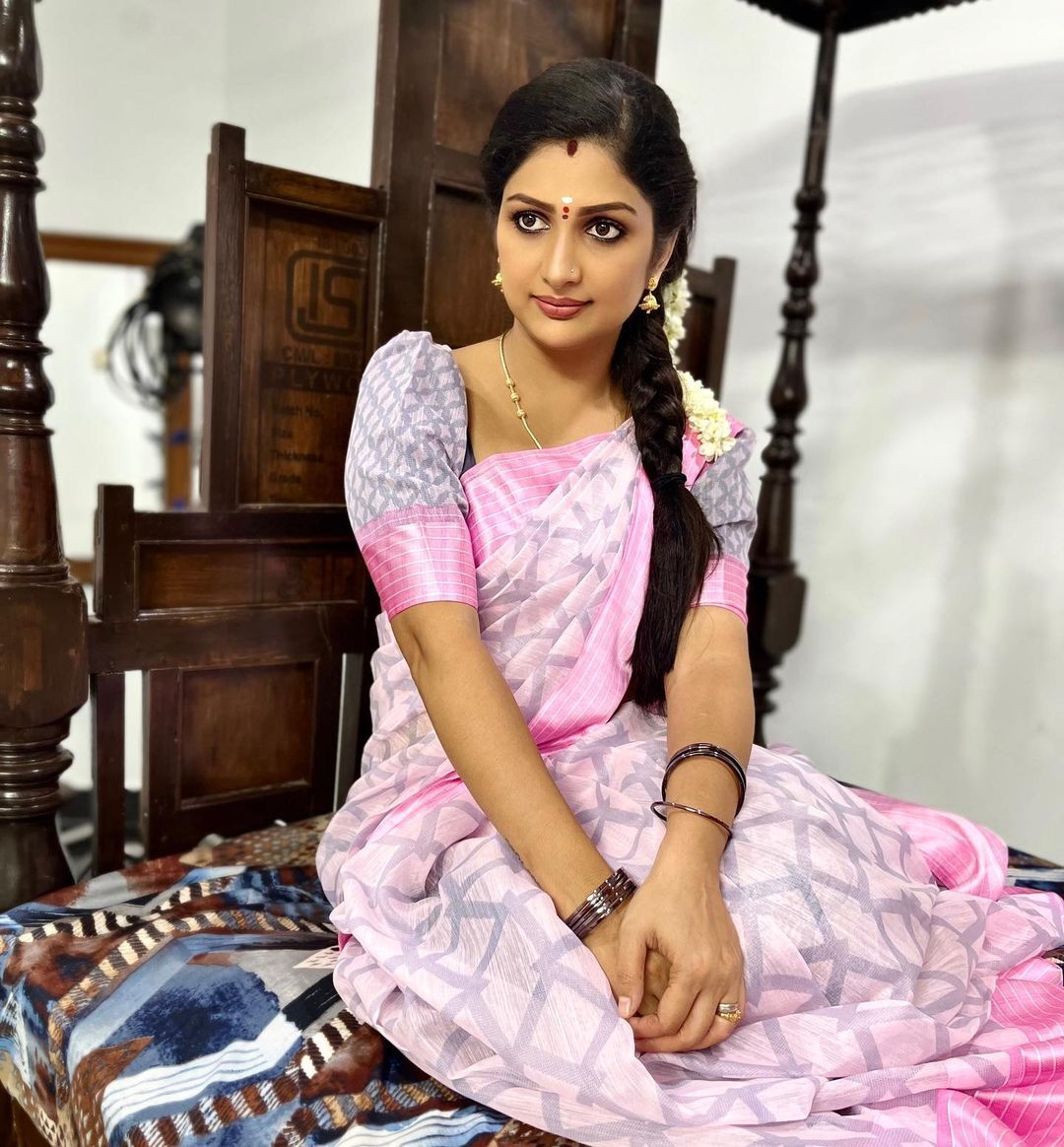 photos: குழந்தையை கொஞ்சி மகிழும் செவ்வந்தி சீரியல் நடிகை.. குழந்தை அவரை ...