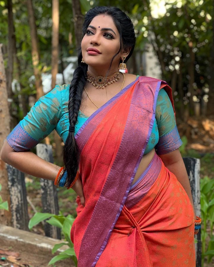 PHOTOS: கலக்கல் உடையில் போஸ் கொடுத்த ராதிகா.. கோபி சார் பாத்தா அவ்வளவுதான்.. கமெண்ட் அடிக்கும் ...